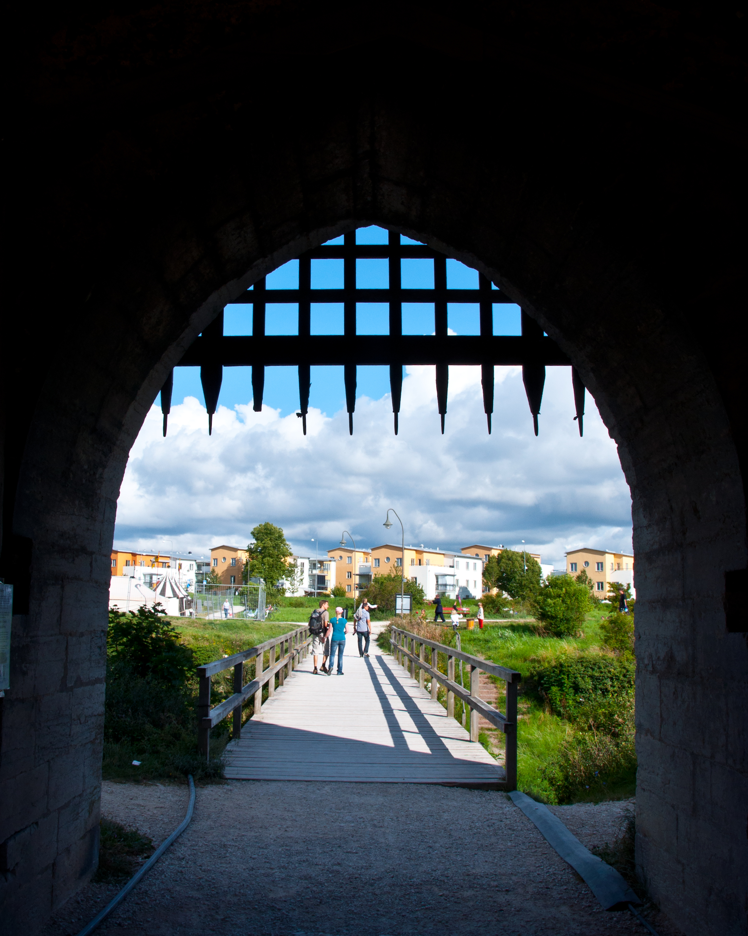 Draw gate to walled city of Visby | Shutterbug