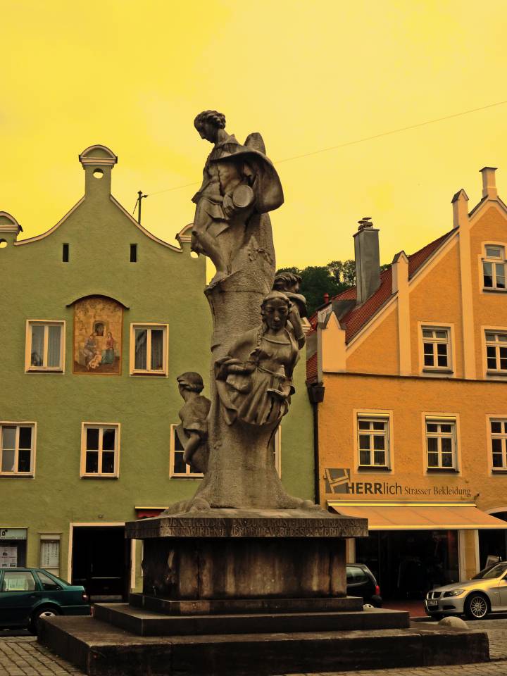 town_statue | Shutterbug